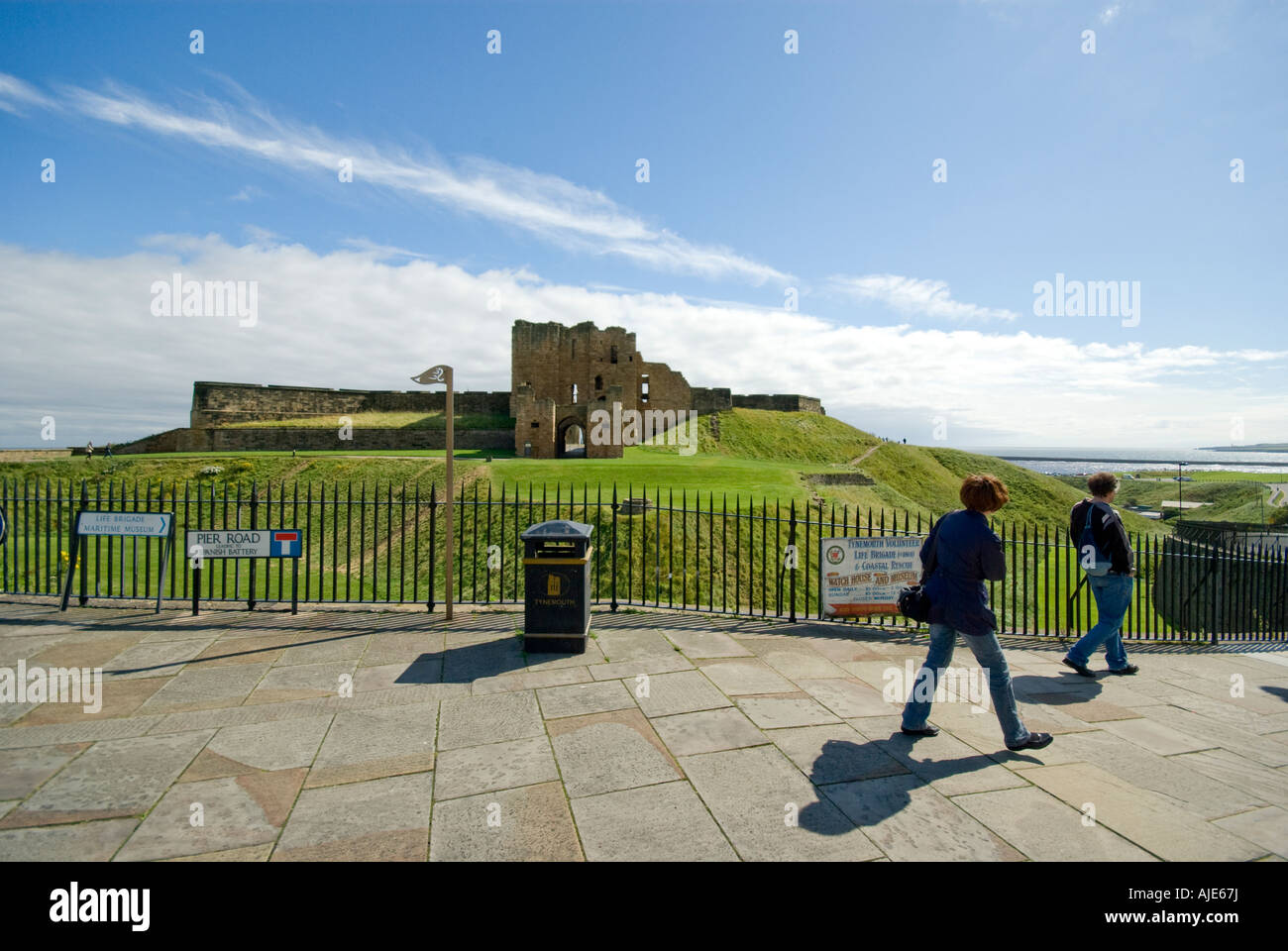Tynemouth Priory and Castle Stock Photo - Alamy
