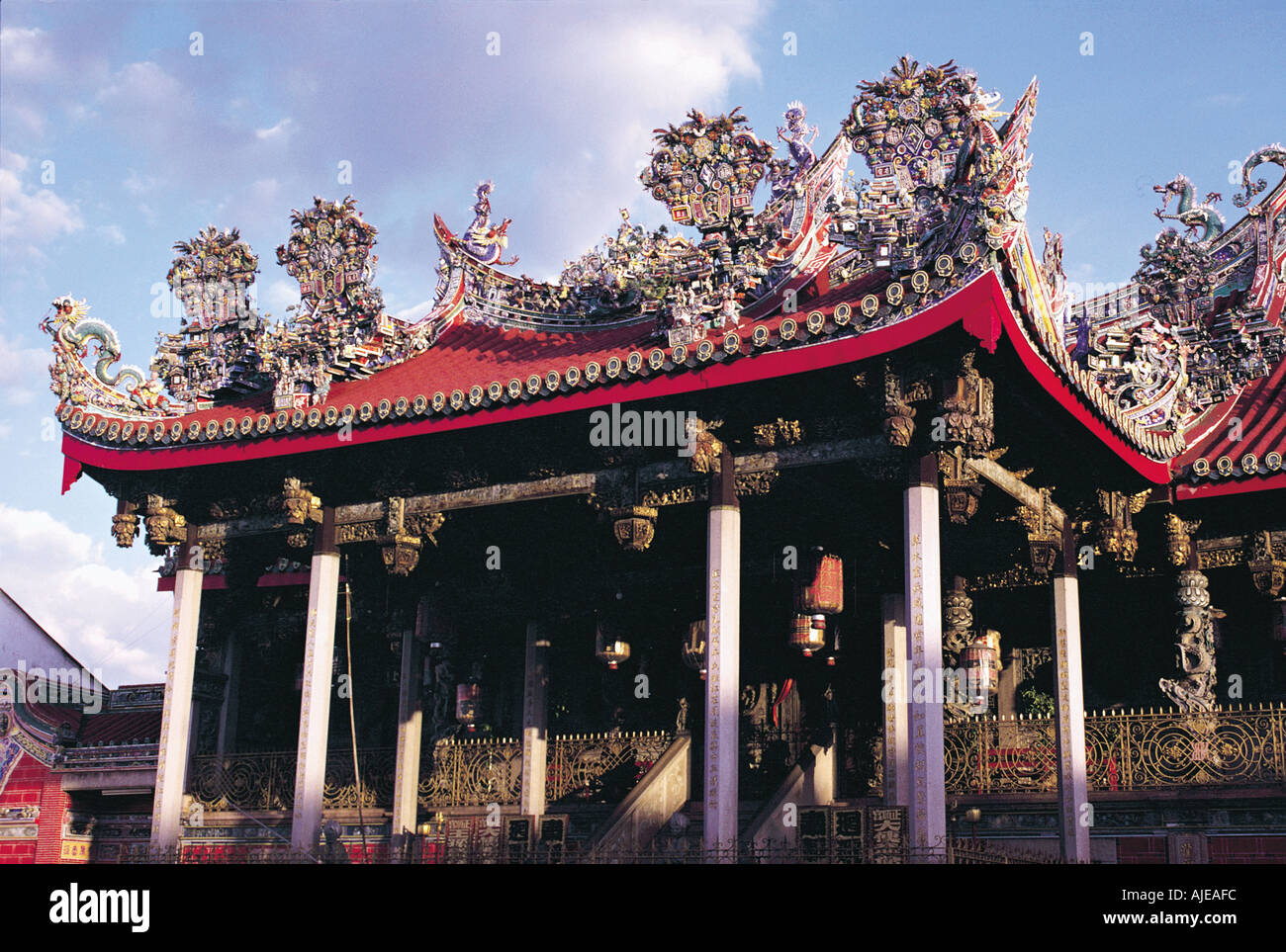 Penang khoo kongsi roof hi-res stock photography and images - Alamy