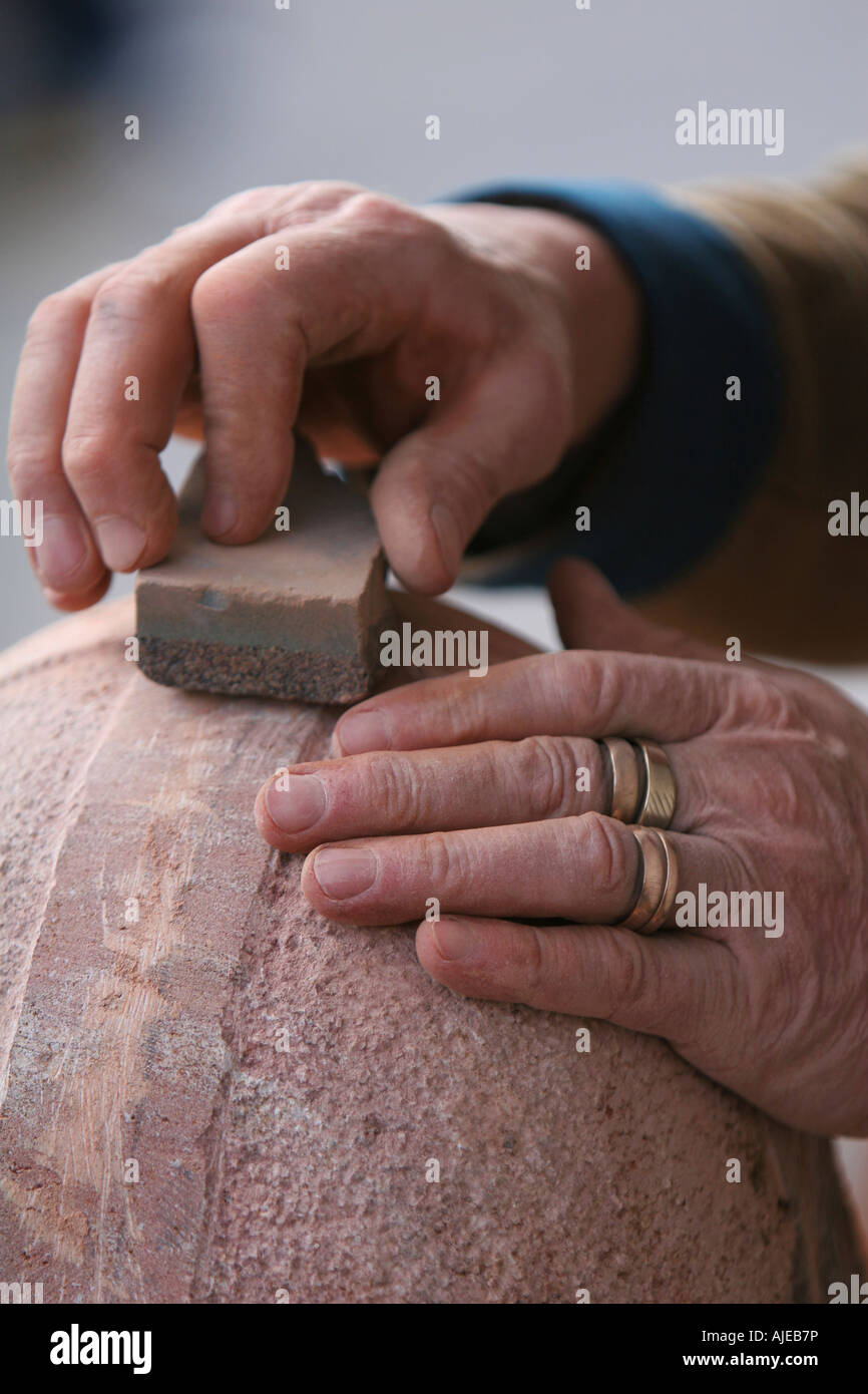 Sculptor working stone hi-res stock photography and images - Alamy