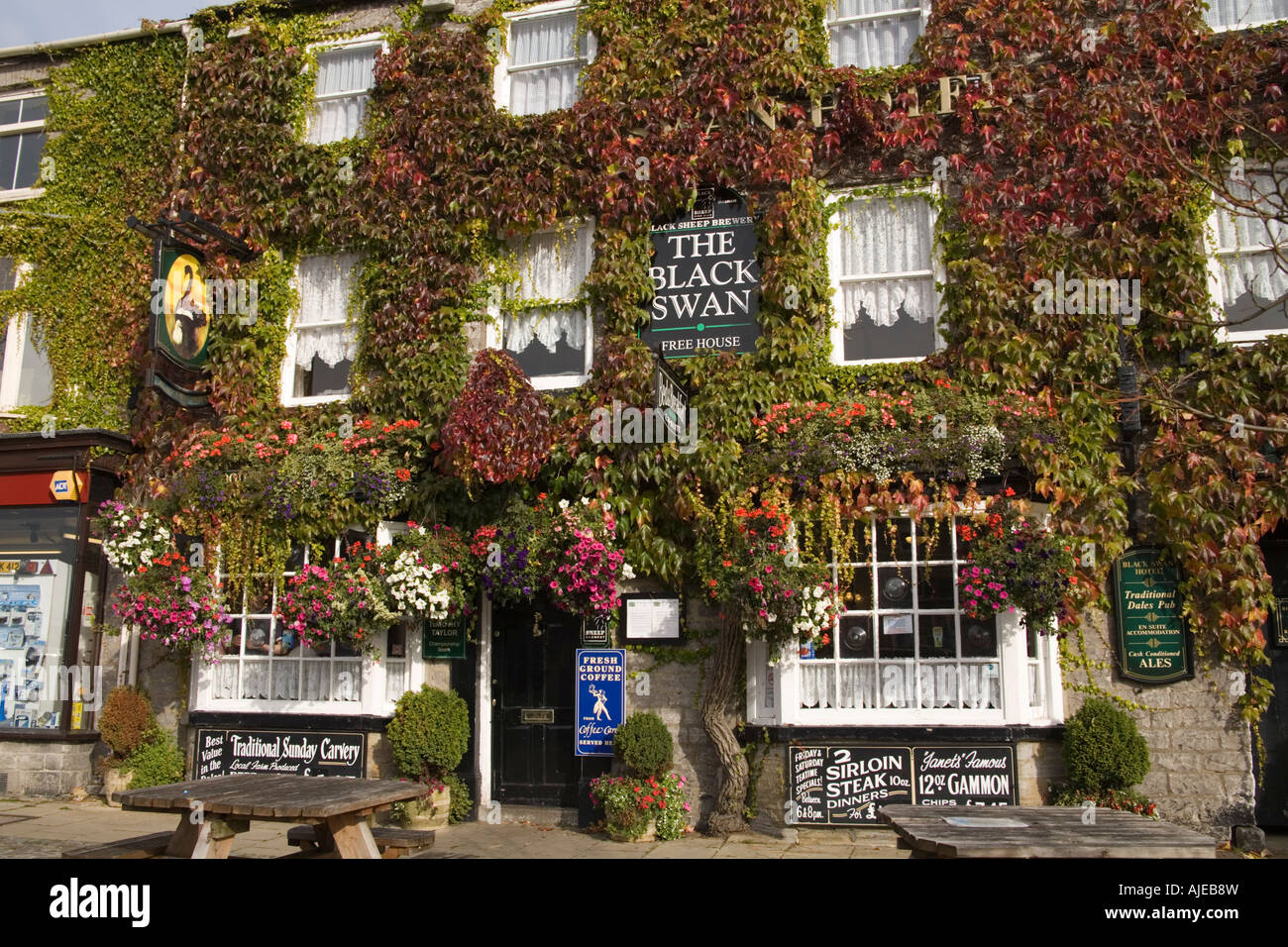 LEYBURN NORTH YORKSHIRE England UK The very attractive Black Swan Hotel ...