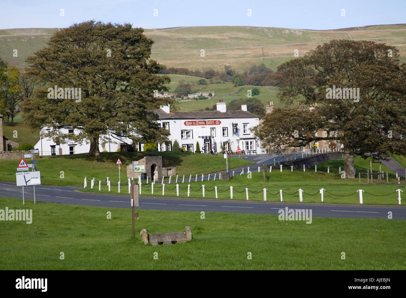 BAINBRIDGE NORTH YORKSHIRE England UK Looking across the village green ...