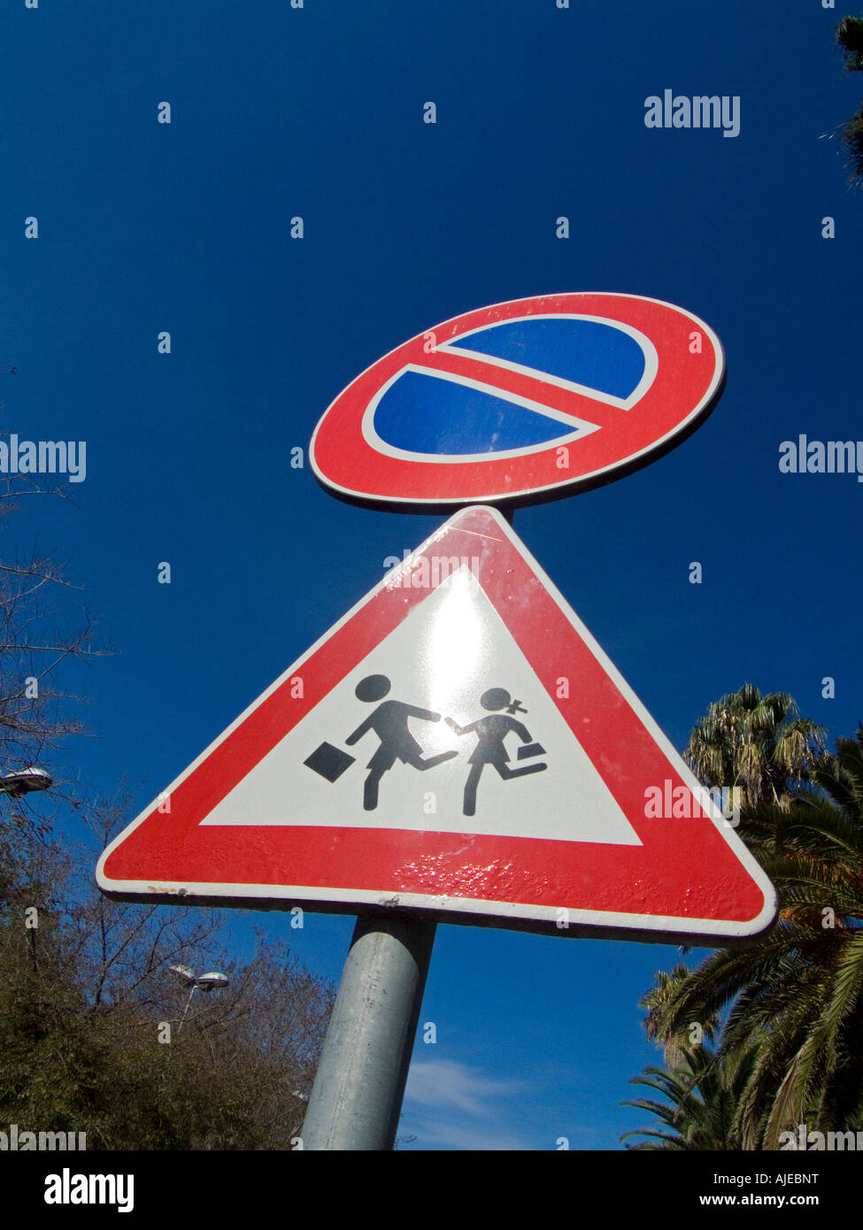 School Children Road Crossing sign, blue sky Stock Photo - Alamy