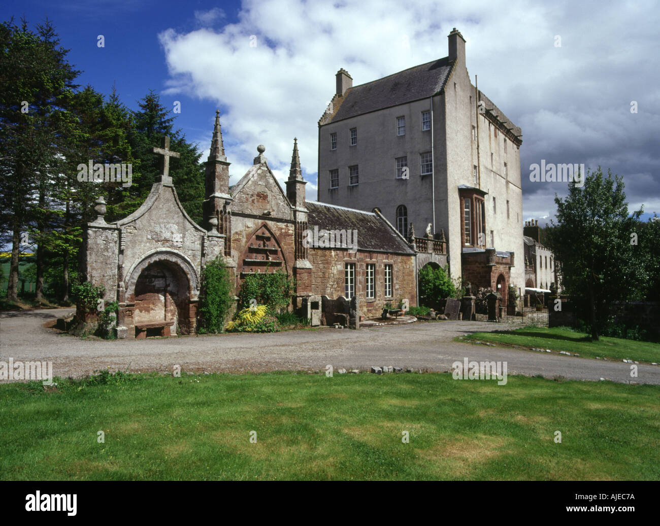 dh Delgatie Castle TURRIFF ABERDEENSHIRE Stately home dove cot Stock ...