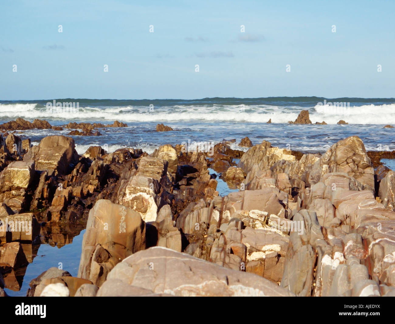 Dipping strata hi-res stock photography and images - Alamy