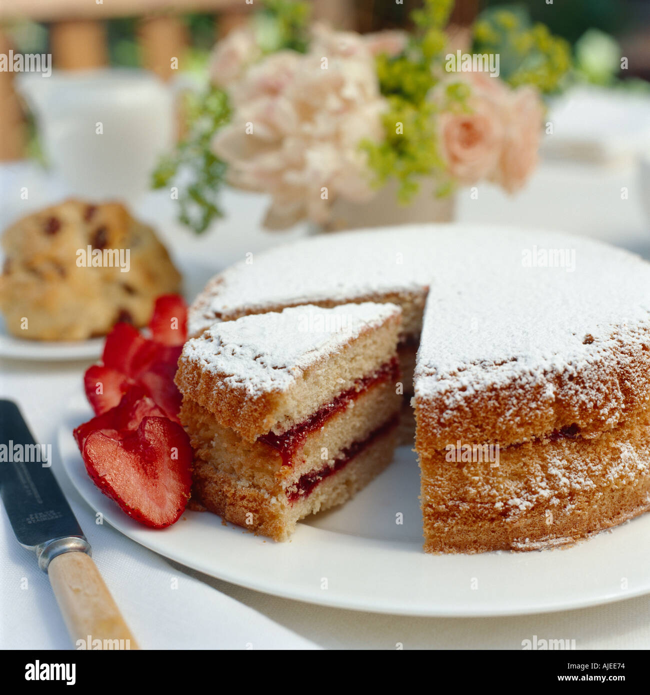 Close up slice victoria cake hi-res stock photography and images - Alamy