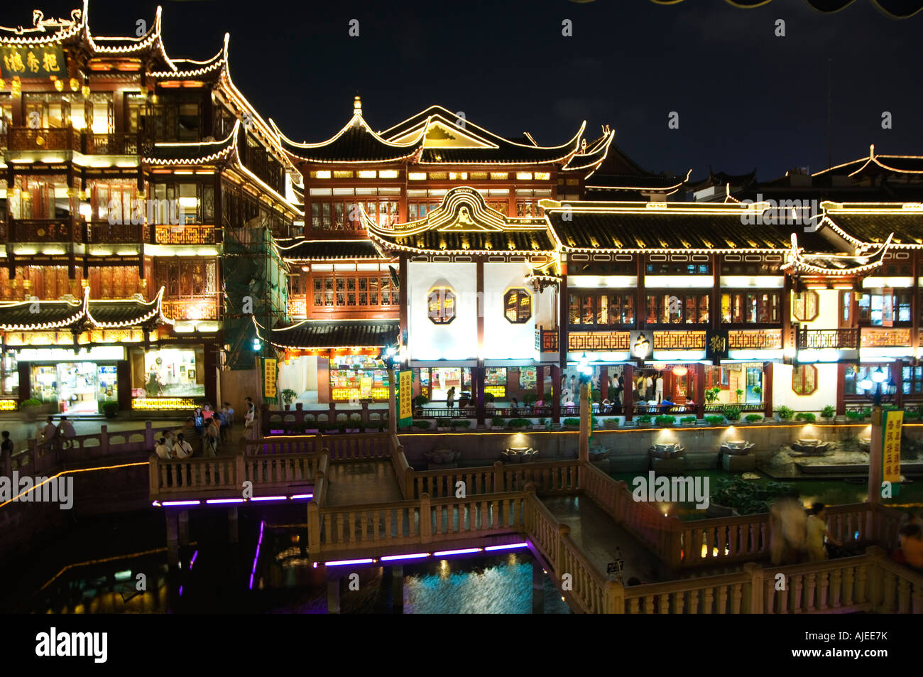 Yuyuan Yu yuan Garden Bazaar Shanghai China bridge Stock Photo - Alamy