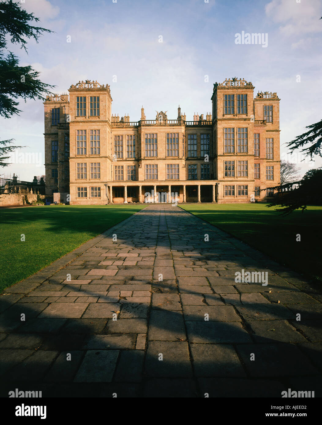 Elizabethan Entrance Front of Hardwick Hall Derbyshire Stock Photo - Alamy