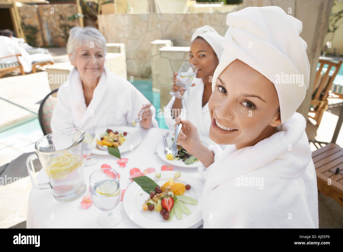 Group of people lunch club hi-res stock photography and images - Alamy