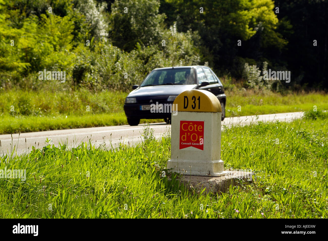 Car driving distance marker hi-res stock photography and images - Alamy