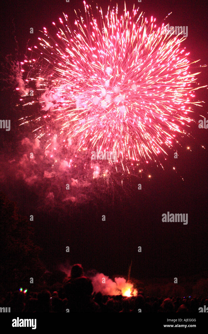 Pink fireworks hi-res stock photography and images - Alamy