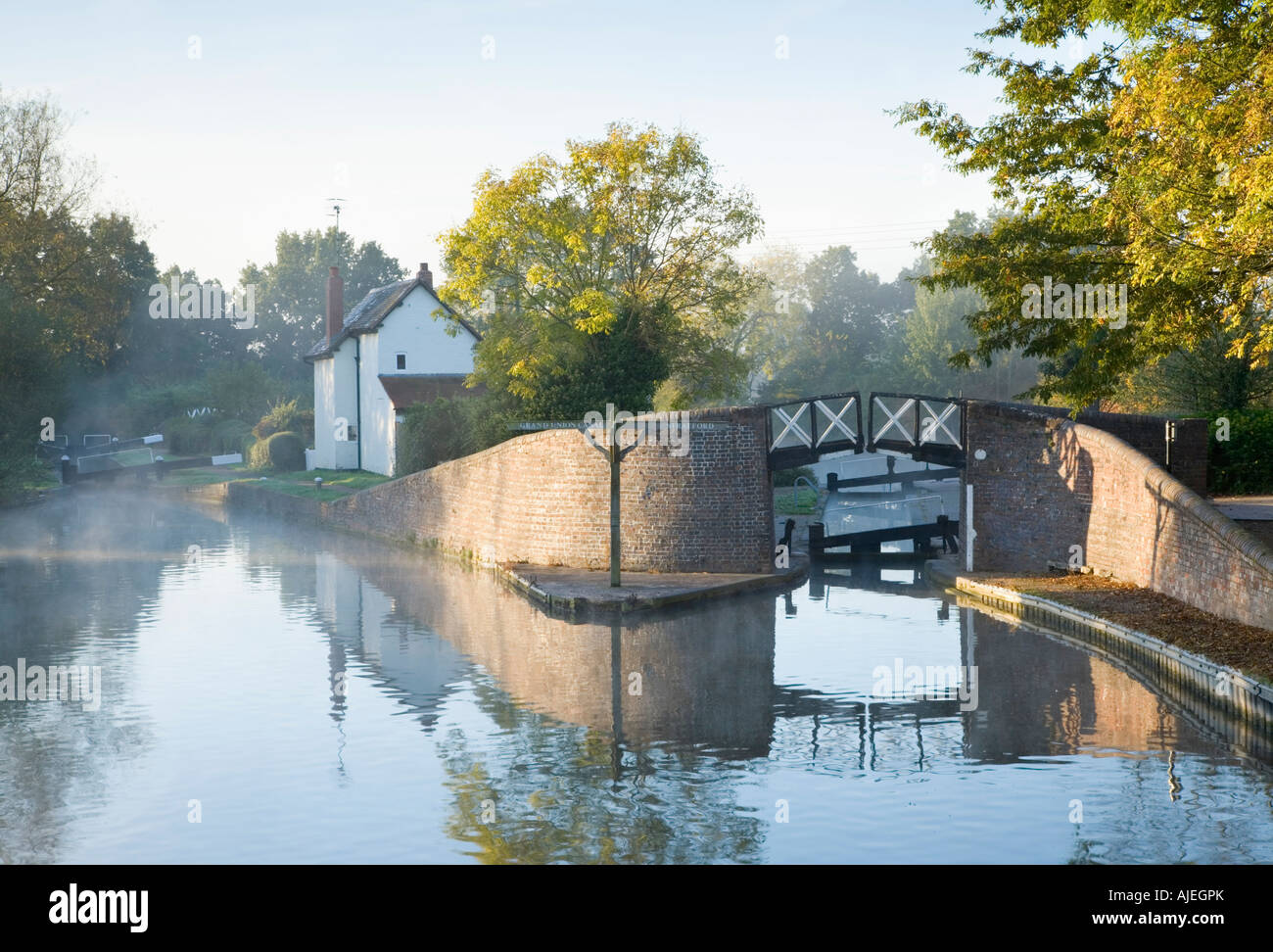 Kingswood Canal Junction in Lapworth where the Stratford and Grand ...