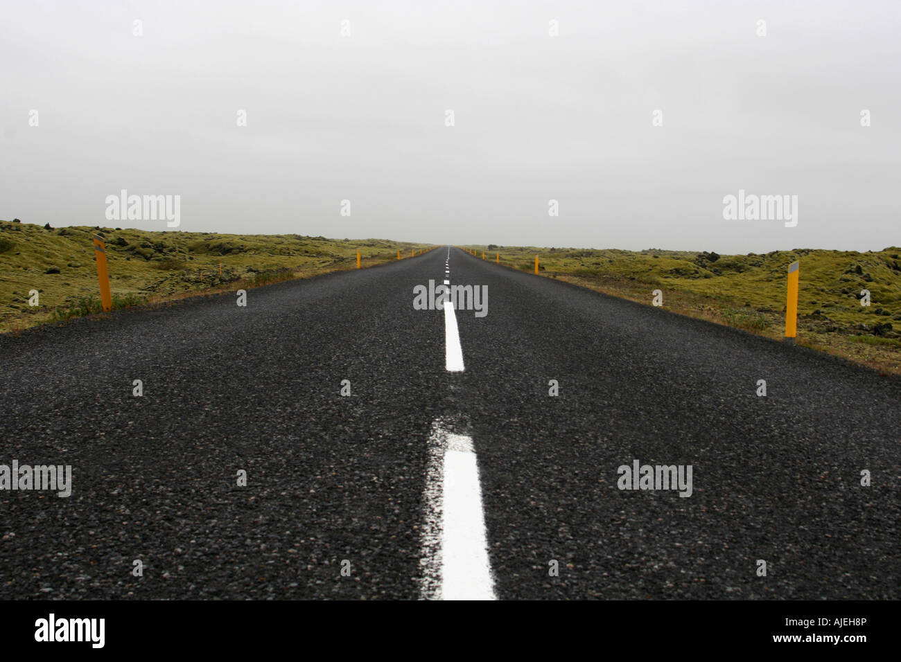 straight road heading off into the distance Stock Photo - Alamy