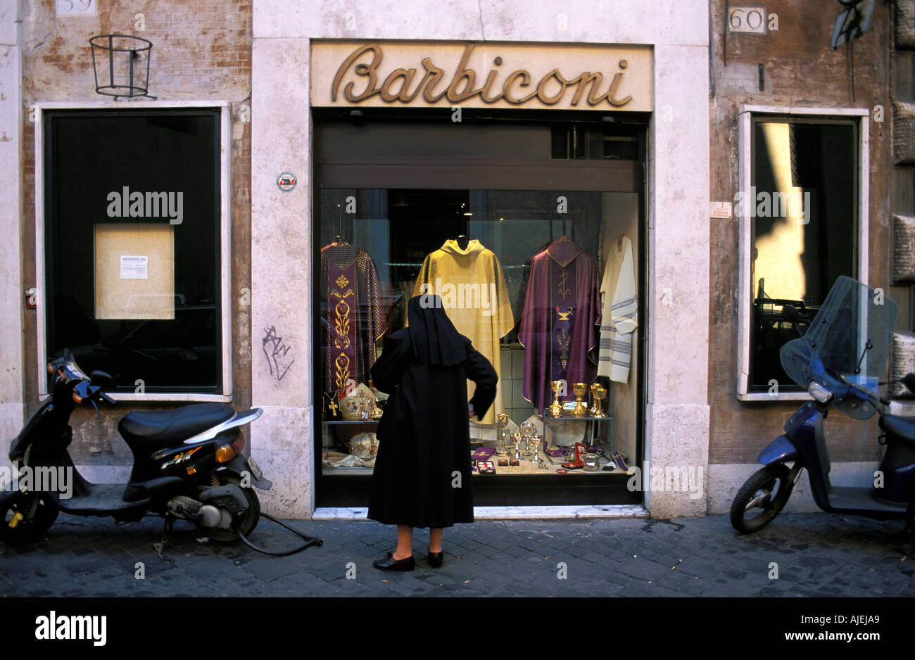 Rome a nun window shopping at Barbiconi Stock Photo - Alamy