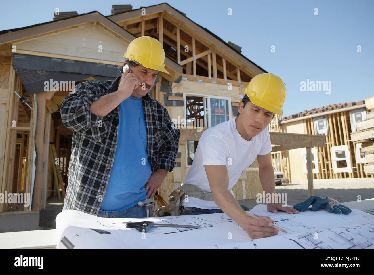 Builders building a house Stock Photo - Alamy