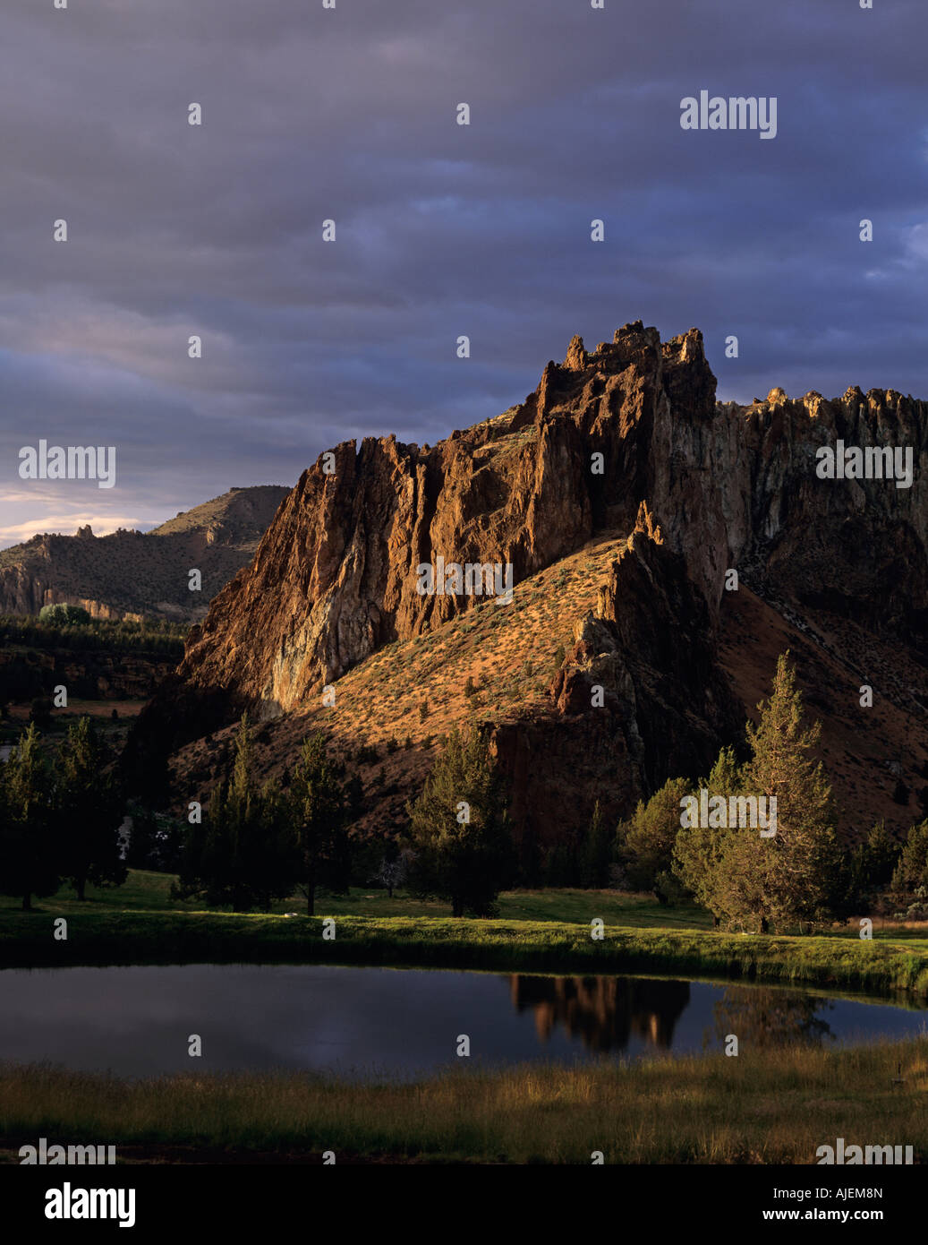 Smith Rock State Park sunset over rock formations Deschutes County ...