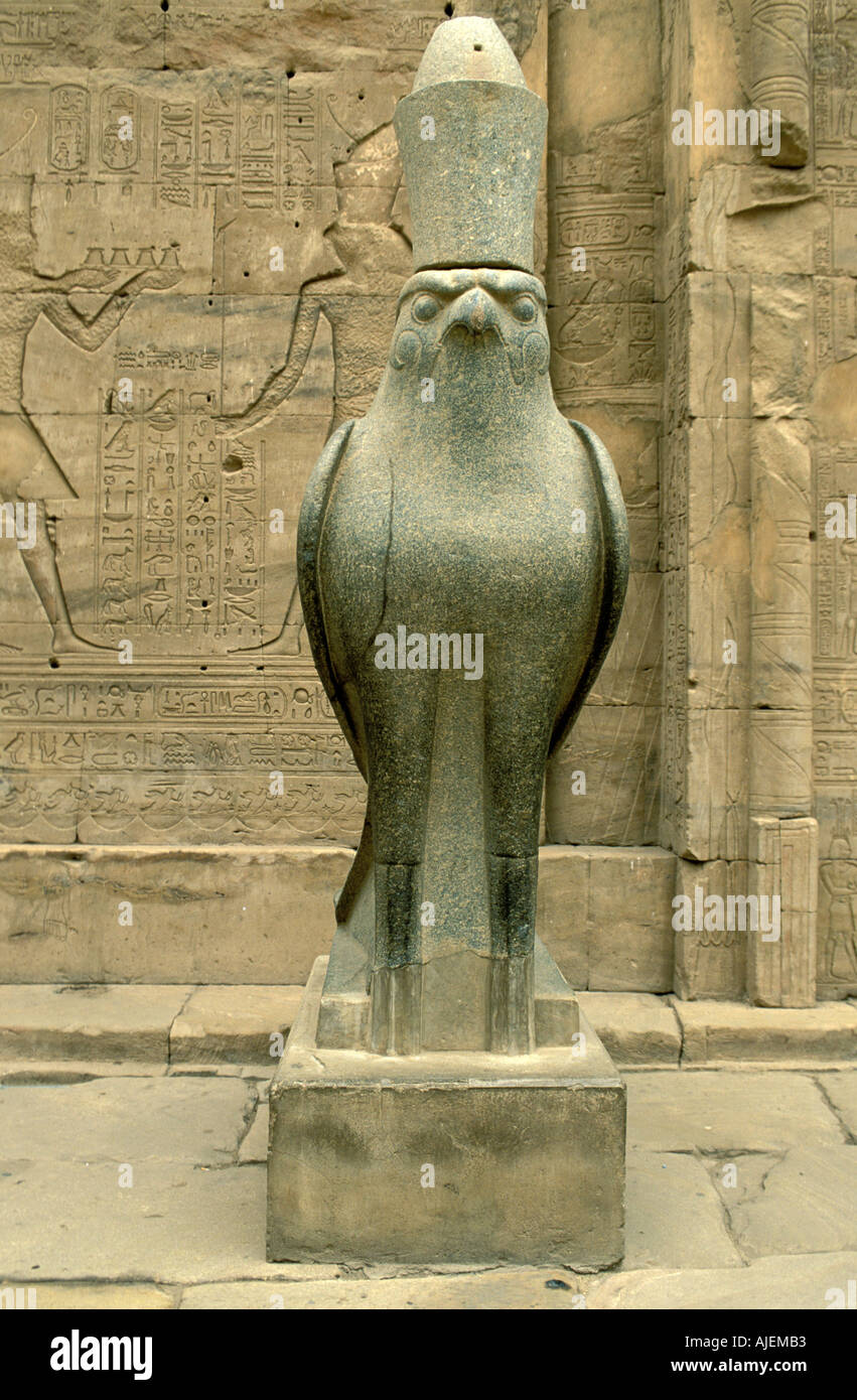 Edfu Falcon statue at the temple of Horus Stock Photo - Alamy