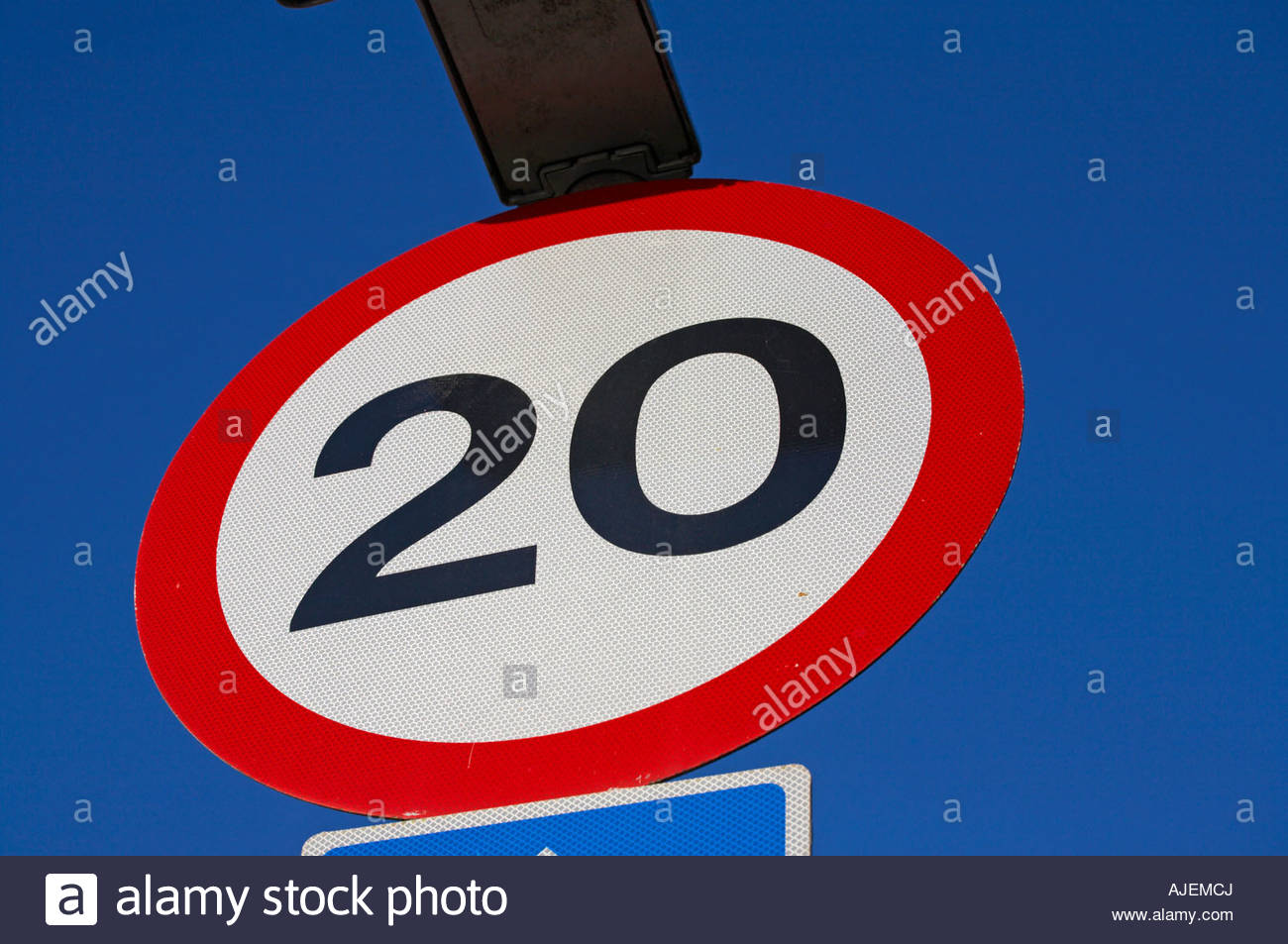 20 MPH speed limit signpost Stock Photo - Alamy