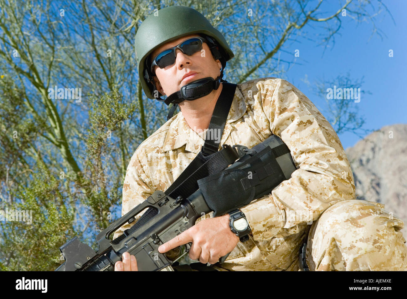 Crouching soldier hi-res stock photography and images - Alamy
