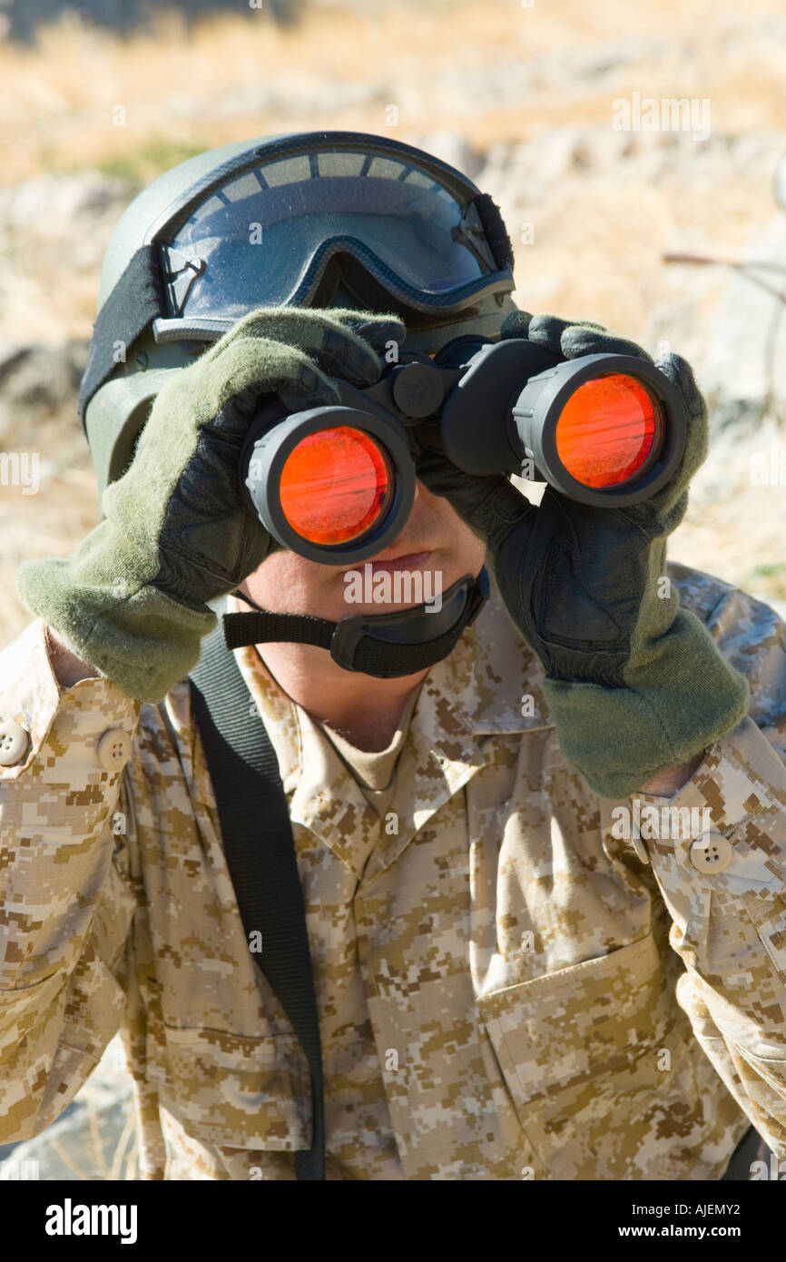 Soldier with binoculars hi-res stock photography and images - Alamy