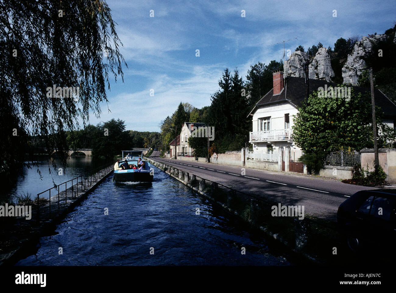 Canal du nivernais slow boat hi-res stock photography and images - Alamy