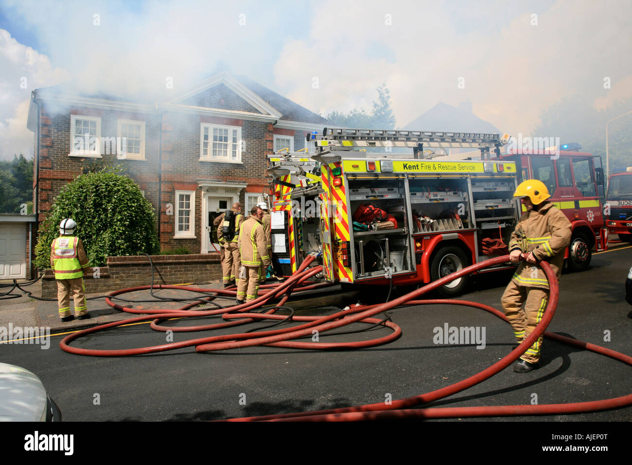 Firemen putting out house fire hi-res stock photography and images - Alamy
