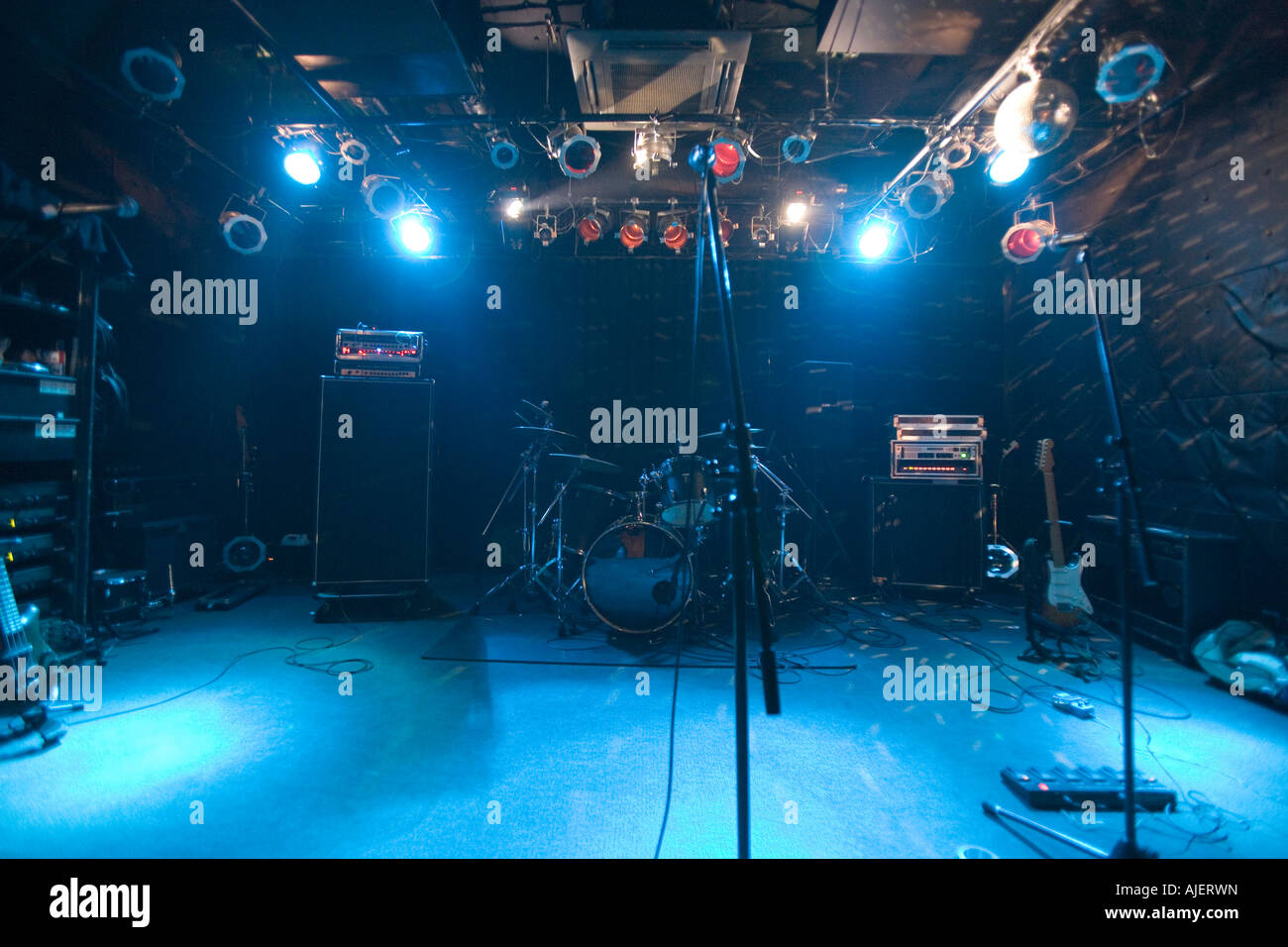 Stage concert hi-res stock photography and images - Alamy