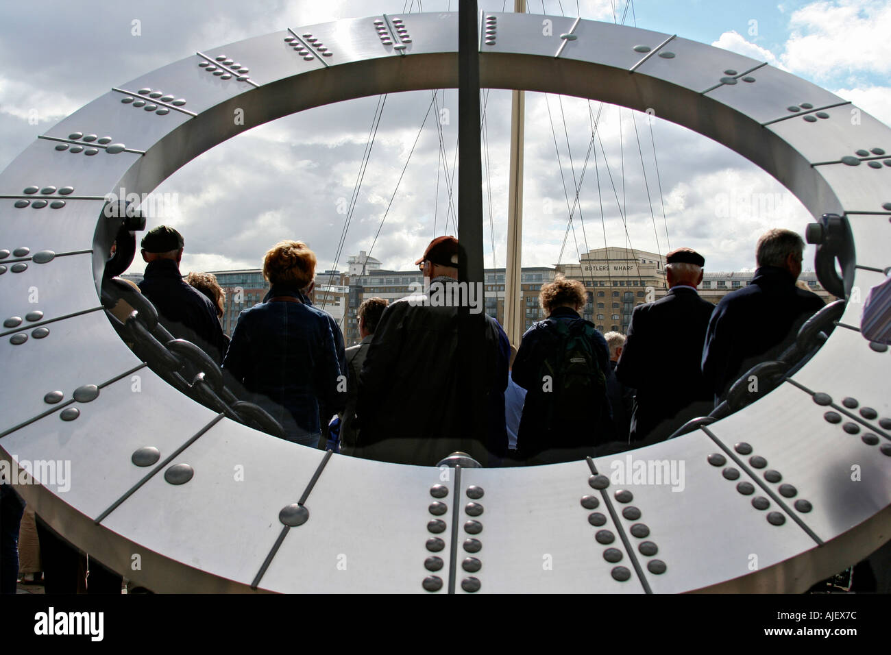 Sundial north bank river thames london hi-res stock photography and ...