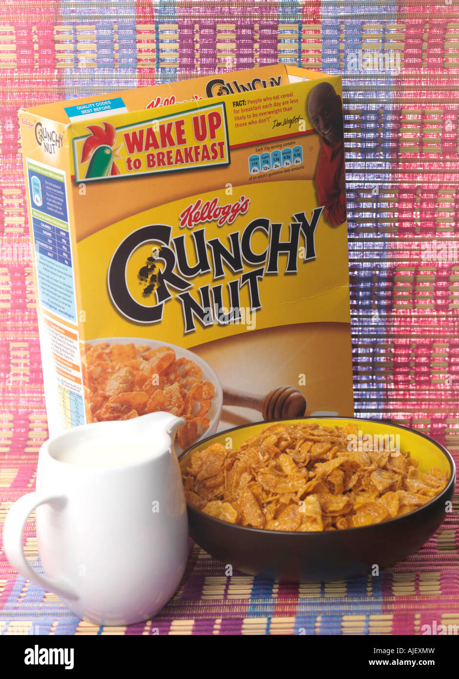 Breakfast cereal crunchy nut corn flakes kellogs box hi-res stock ...