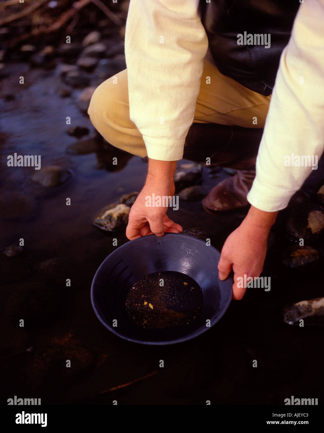 Gold panning hi-res stock photography and images - Alamy