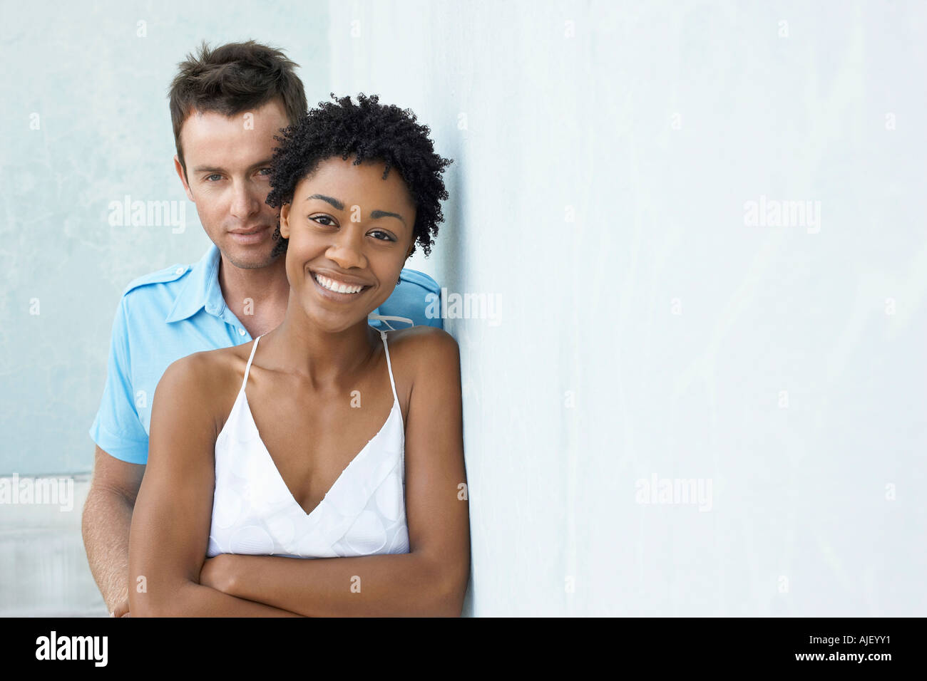 Couple hugging against wall hi-res stock photography and images - Alamy