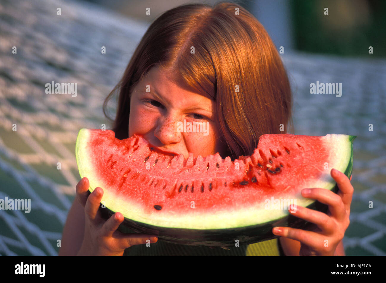 Girls with watermelon slices hi-res stock photography and images - Alamy