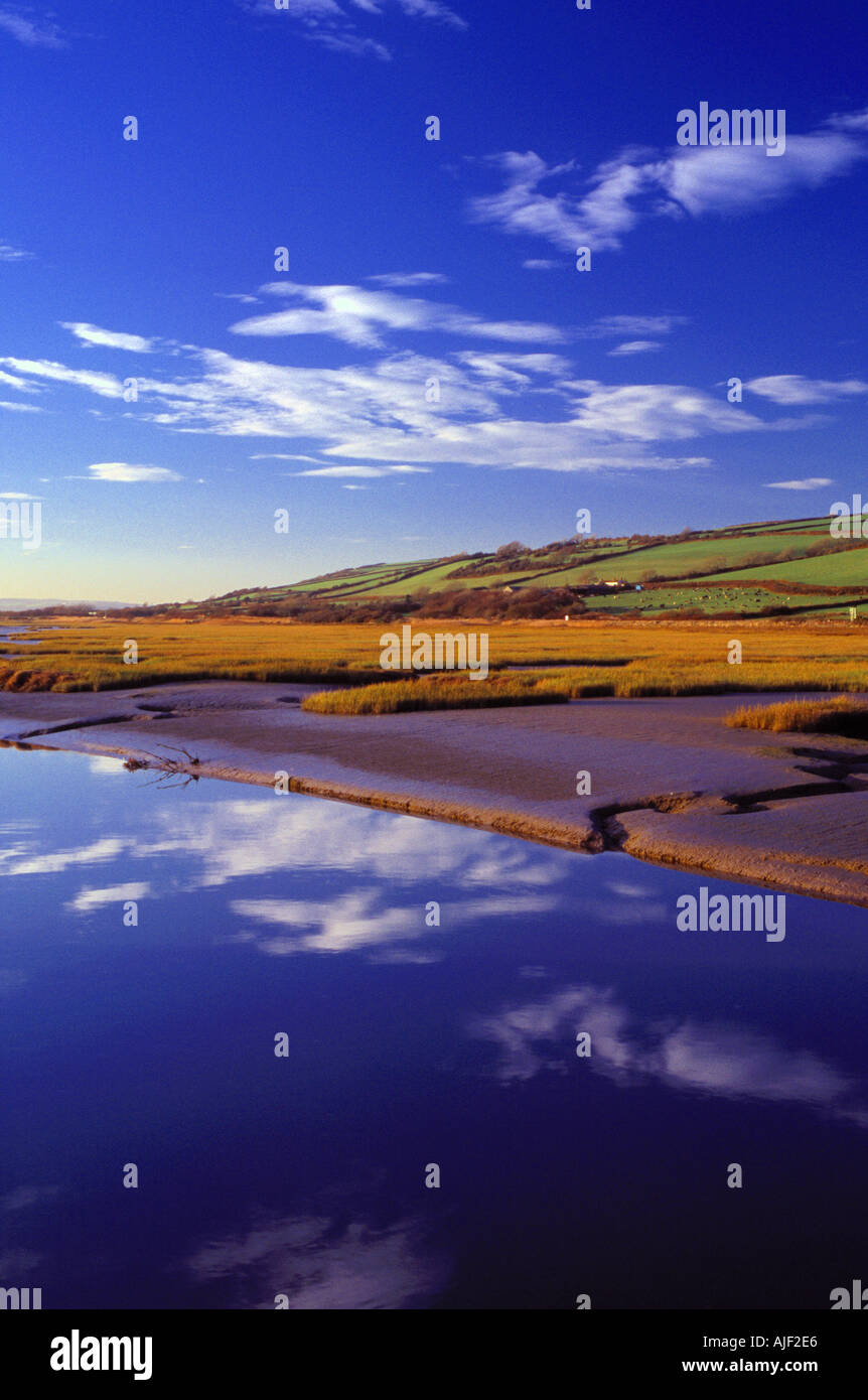 THE RIVER GWENDRAETH FLOWING INTO THE BURRY INLET NEAR KIDWELLY IN ...