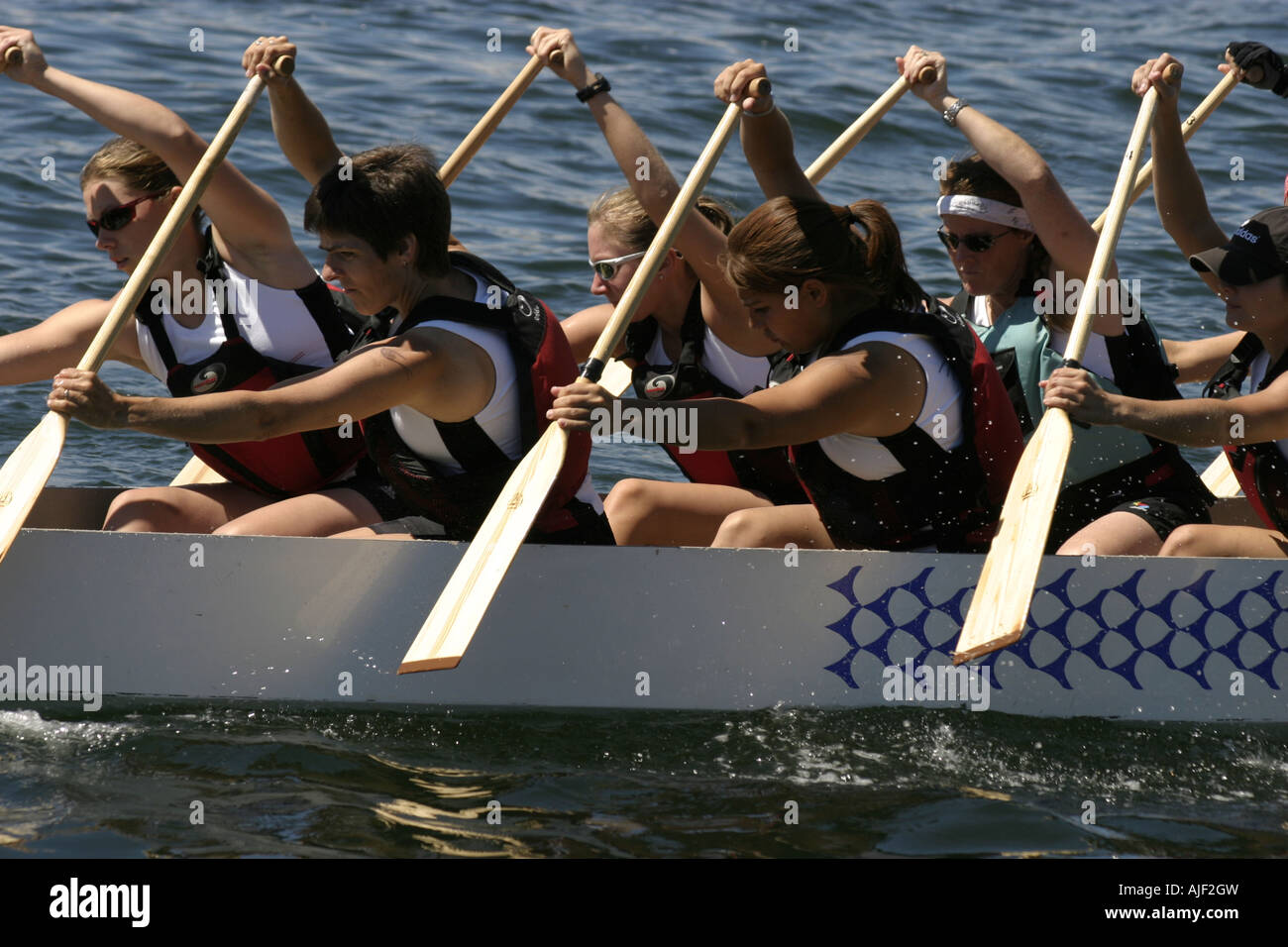 dragon boat team racing Stock Photo - Alamy