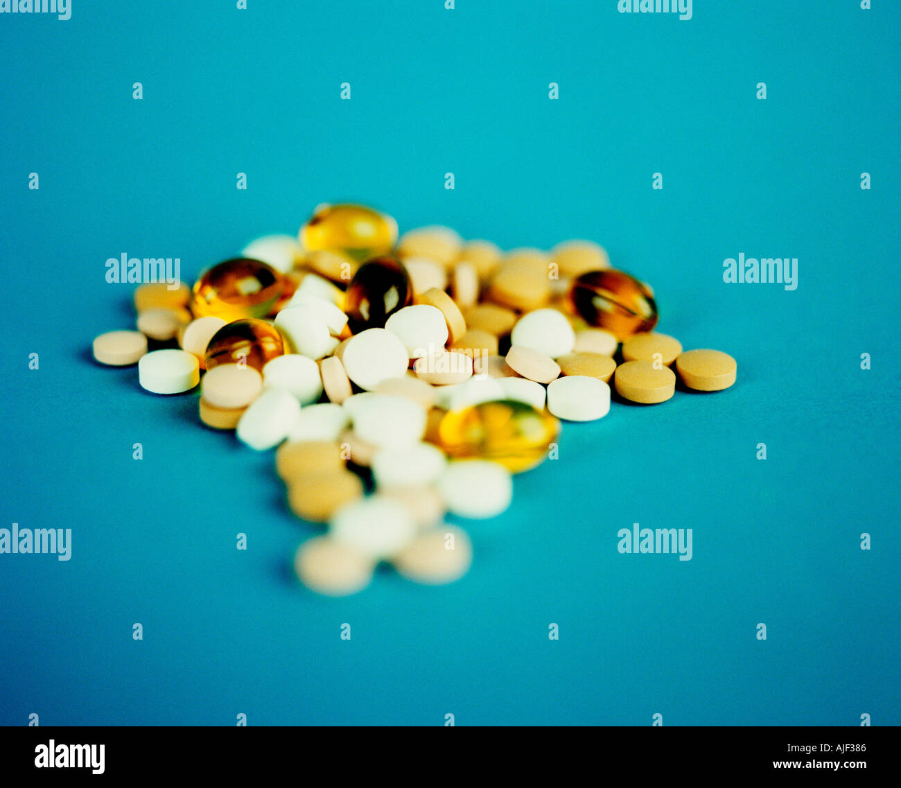 Pile assorted vitamin capsules hi-res stock photography and images - Alamy