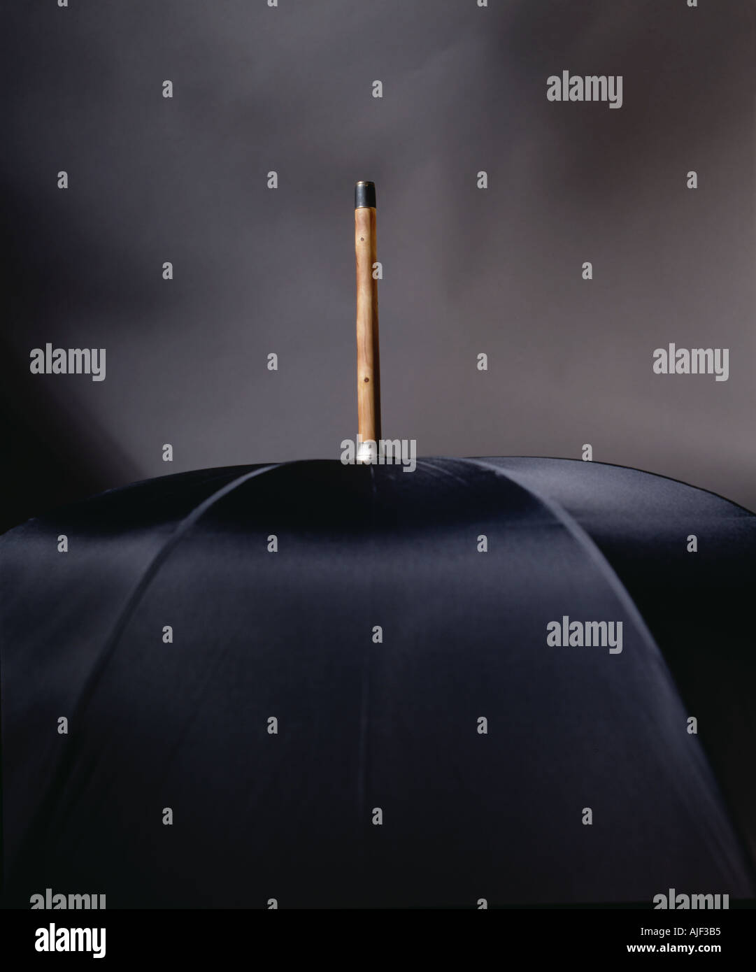 Single person no umbrella hi-res stock photography and images - Alamy