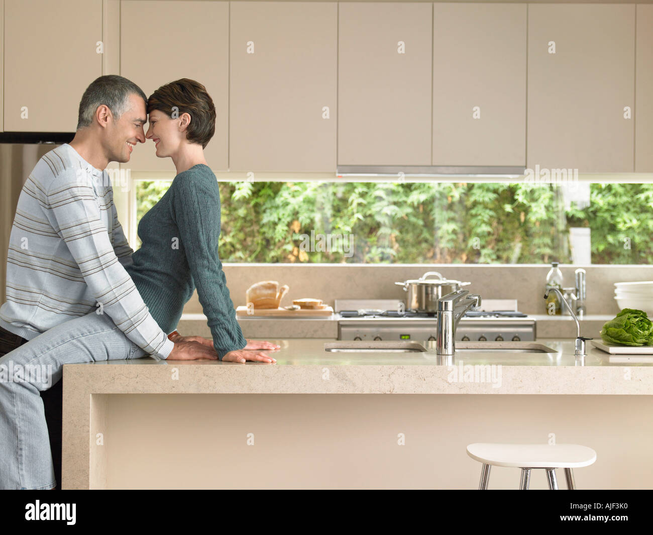 Couple flirting 40 50 hi-res stock photography and images - Alamy