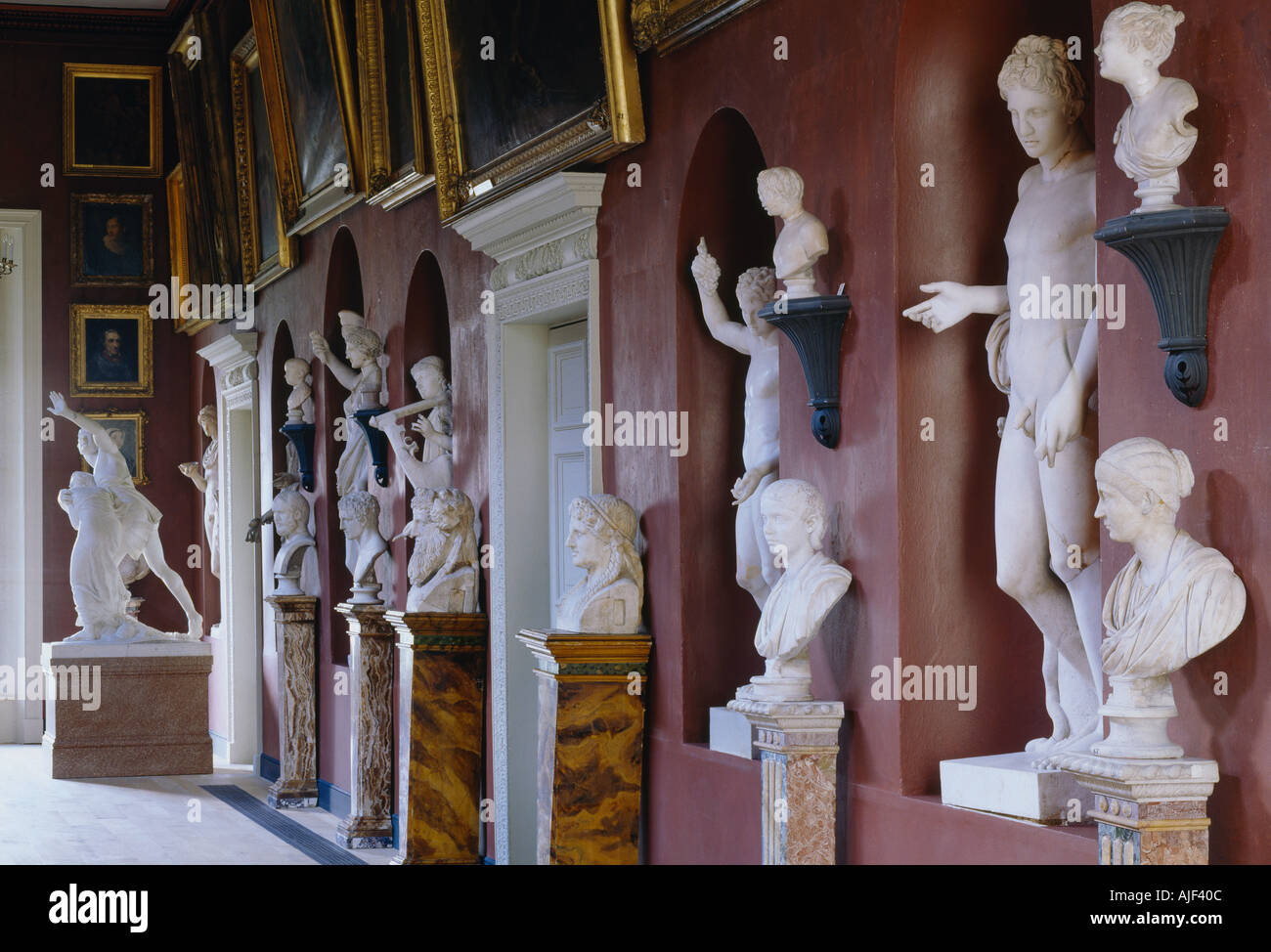 Classical statues hi-res stock photography and images - Alamy