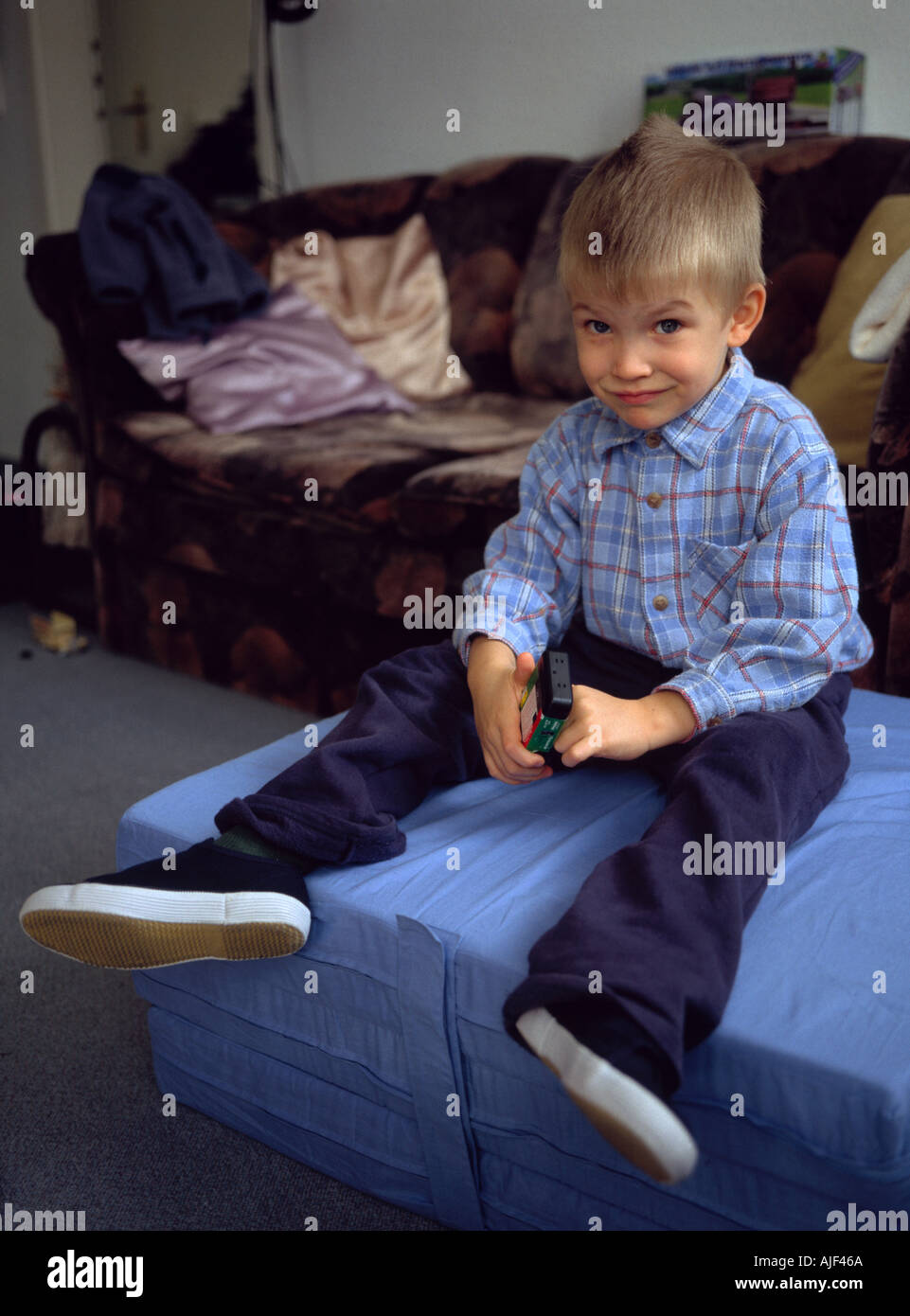 Children alone room hi-res stock photography and images - Alamy