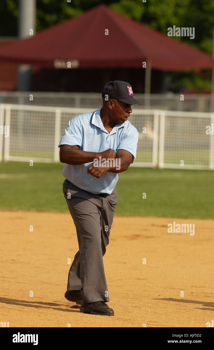 Baseball umpire calls safe at the plate hi-res stock photography and ...