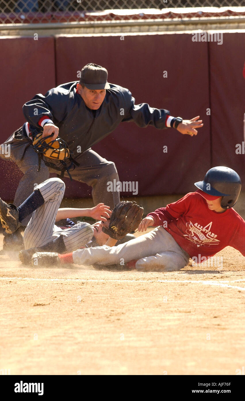 Play at the plate hi-res stock photography and images - Alamy