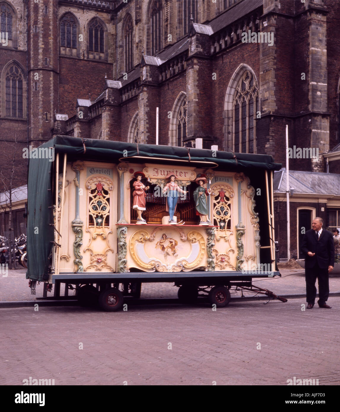 Dutch street organ hi-res stock photography and images - Alamy