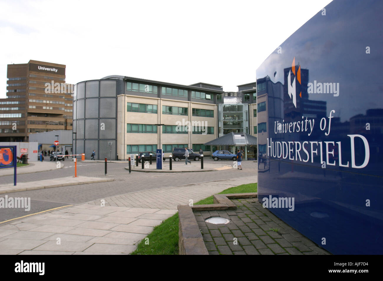 Entrance to new campus building University of Huddersfield Stock Photo ...