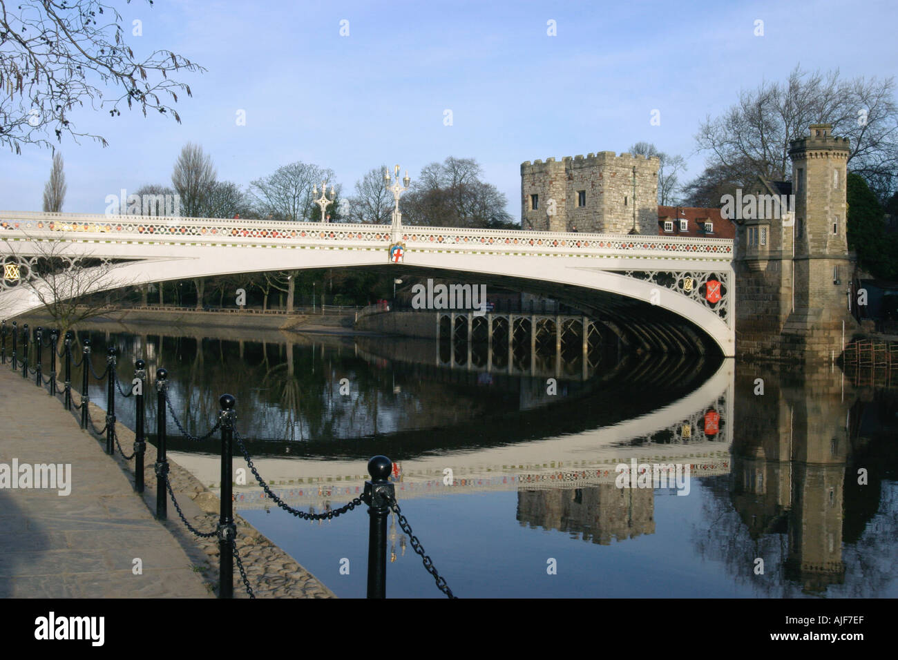 Lendal Bridge from downstream reflected in the River Ouse York Stock ...