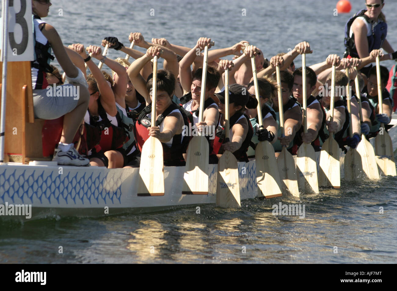 dragon boat team working together padding in unison Stock Photo - Alamy