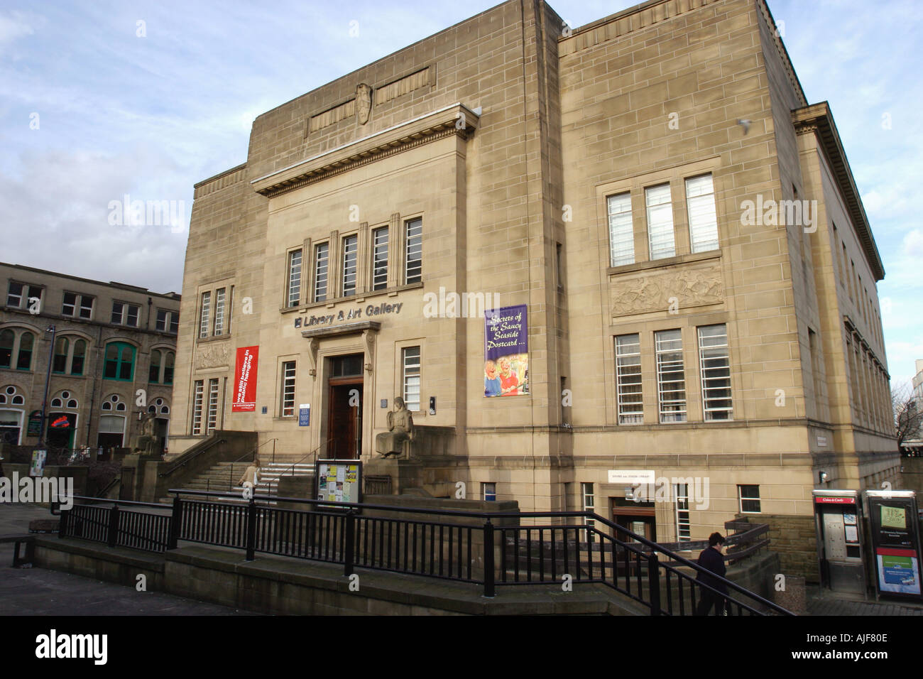 Huddersfield piazza shopping centre hi-res stock photography and images ...