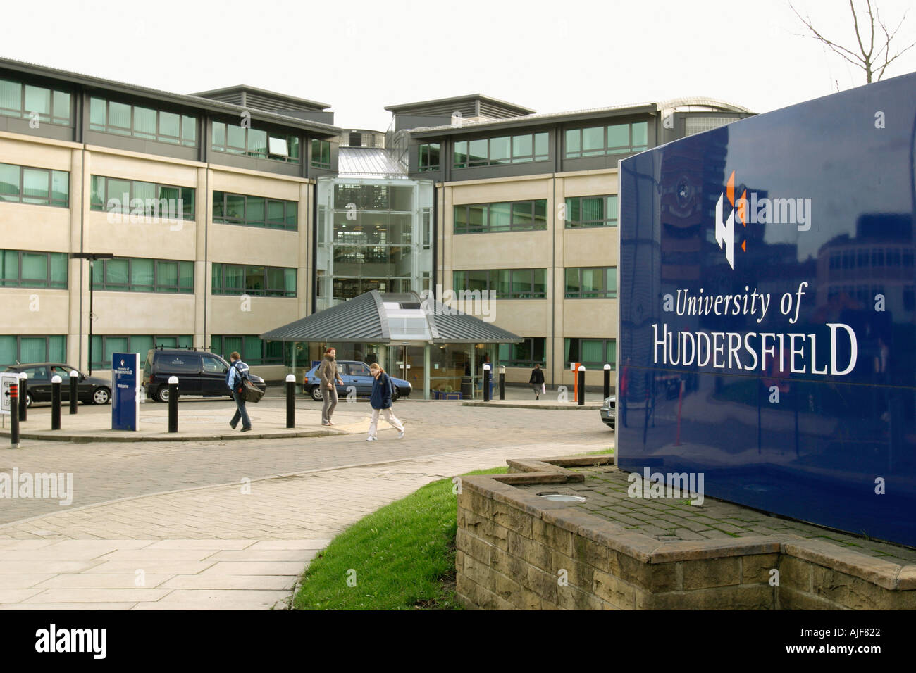 Entrance to new campus building University of Huddersfield Stock Photo ...