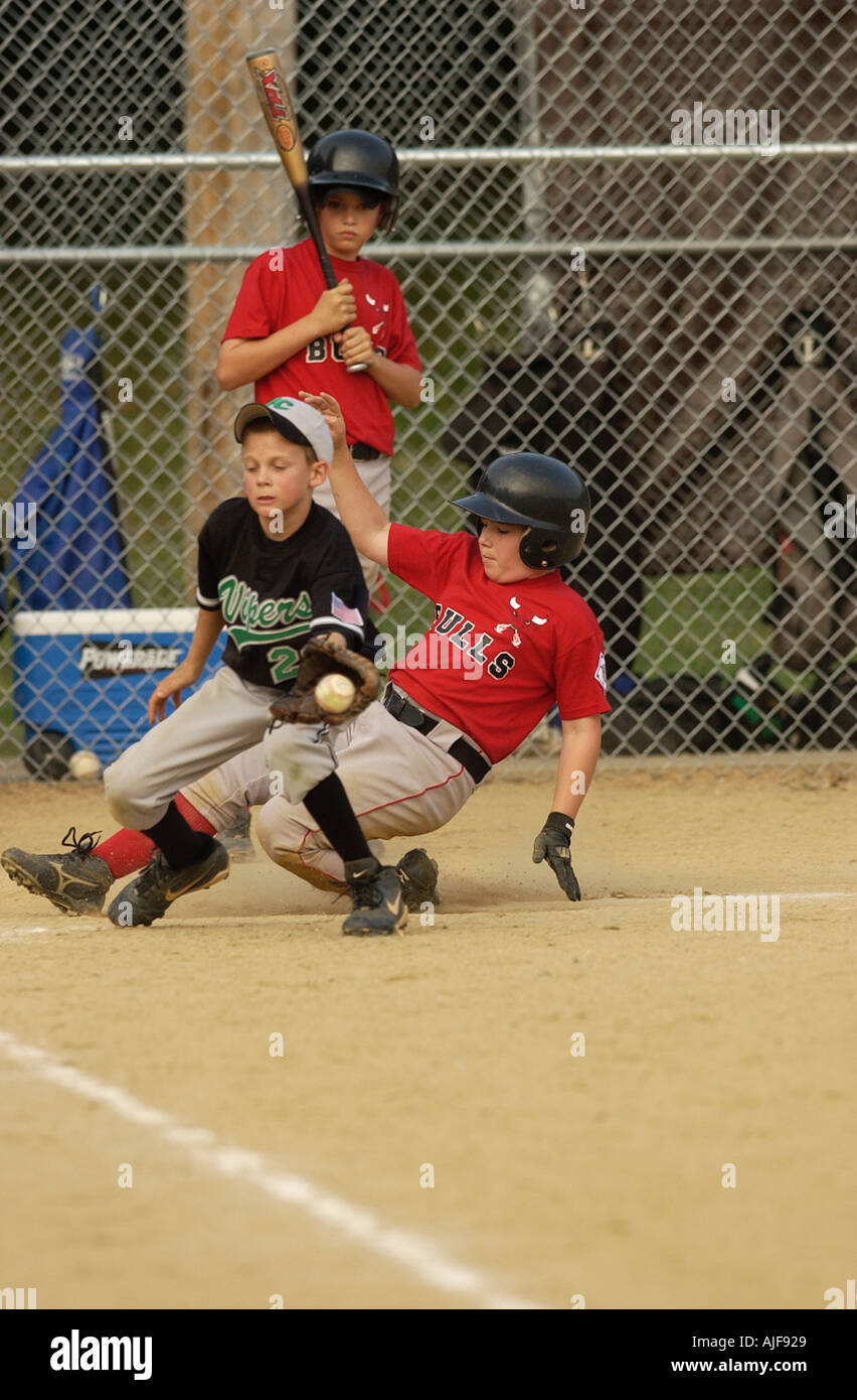Action dive batting hi-res stock photography and images - Alamy