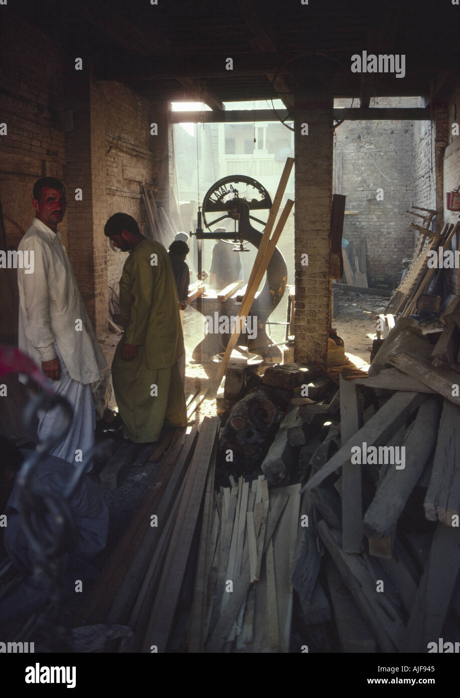Pakistan Lahore timber shop Stock Photo - Alamy