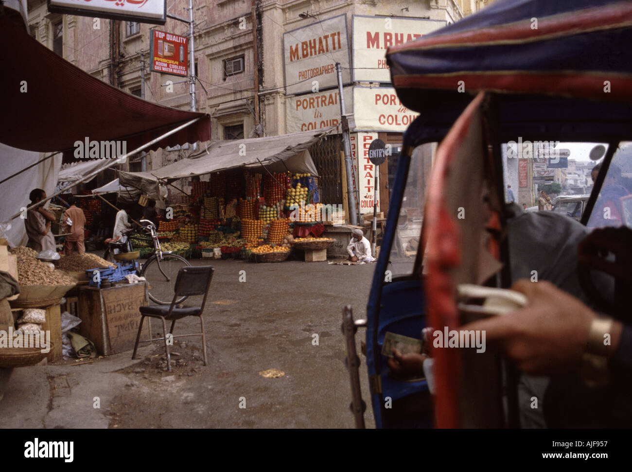 Pakistan Lahore street scene from trishaw scooter rickshaw door Stock ...