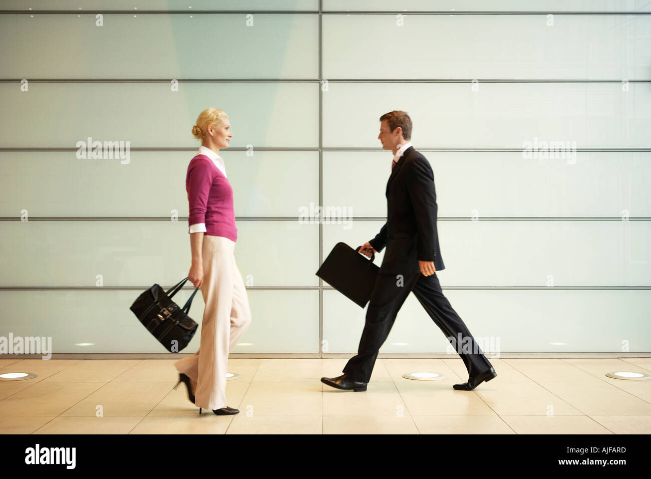 Side walking hallway hi-res stock photography and images - Alamy